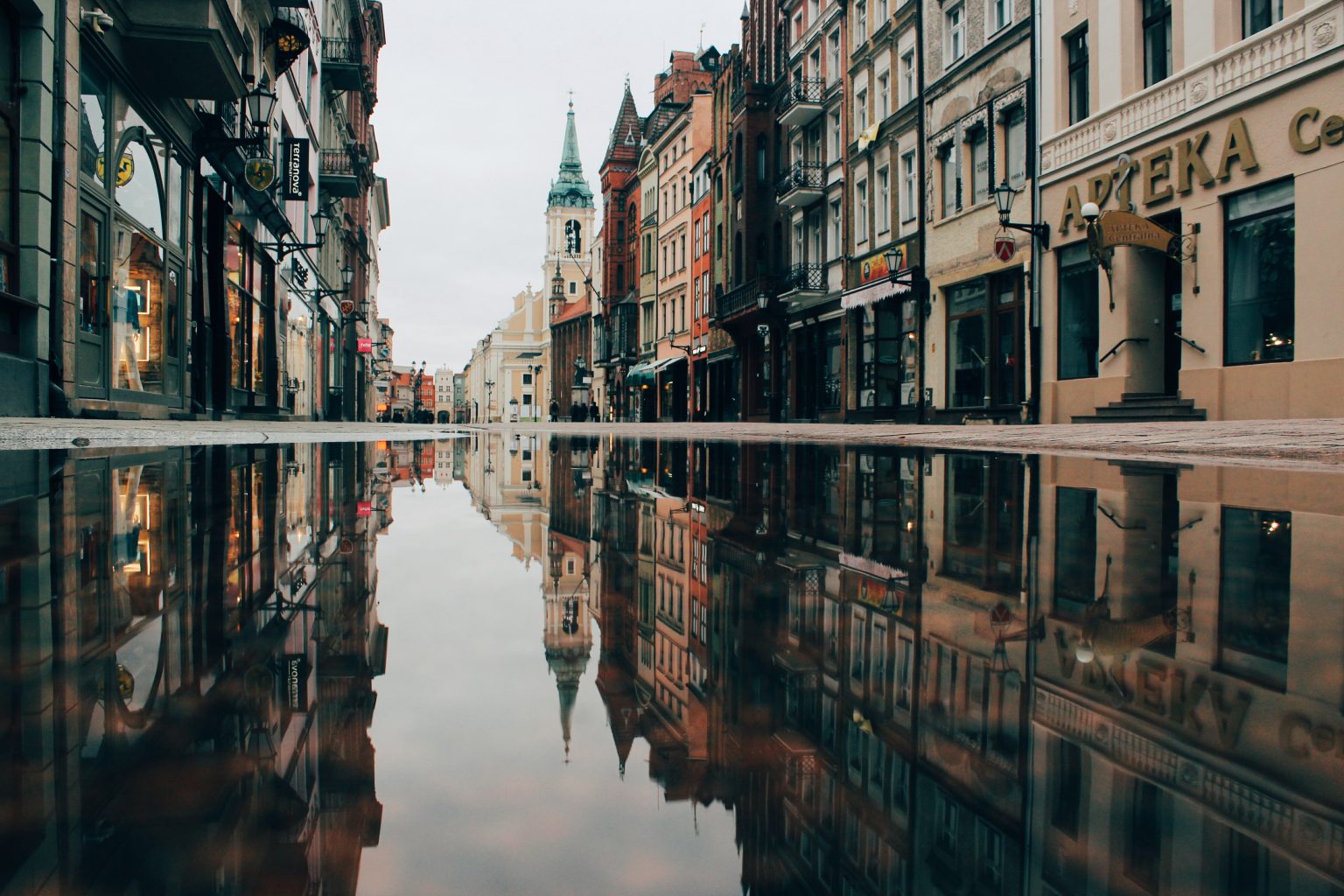 High Contrast Photography: Mastering the Art of Light and Shadow